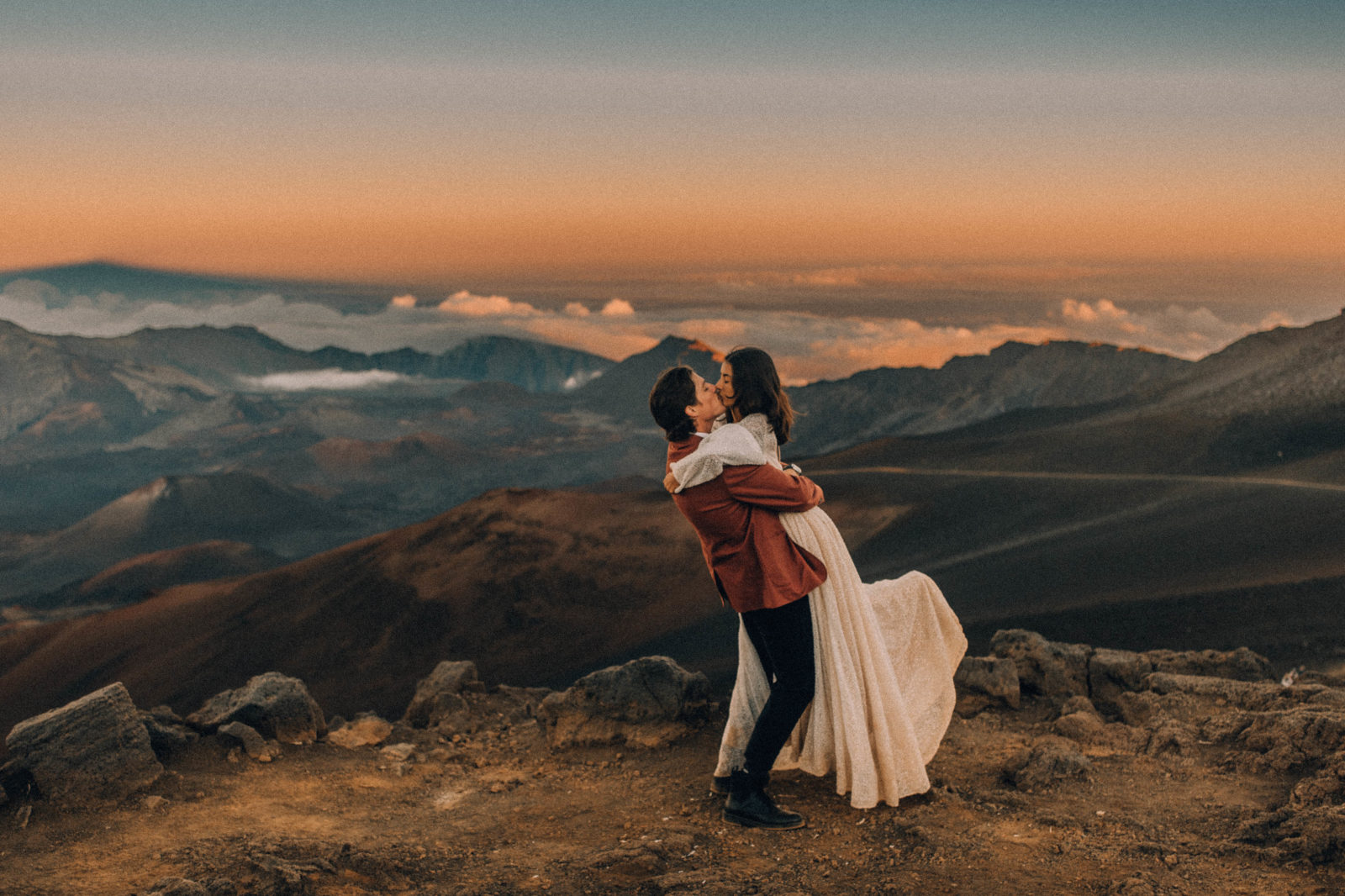daniel + faith — intimate sunset volcano elopement | rachelnphotography.com
